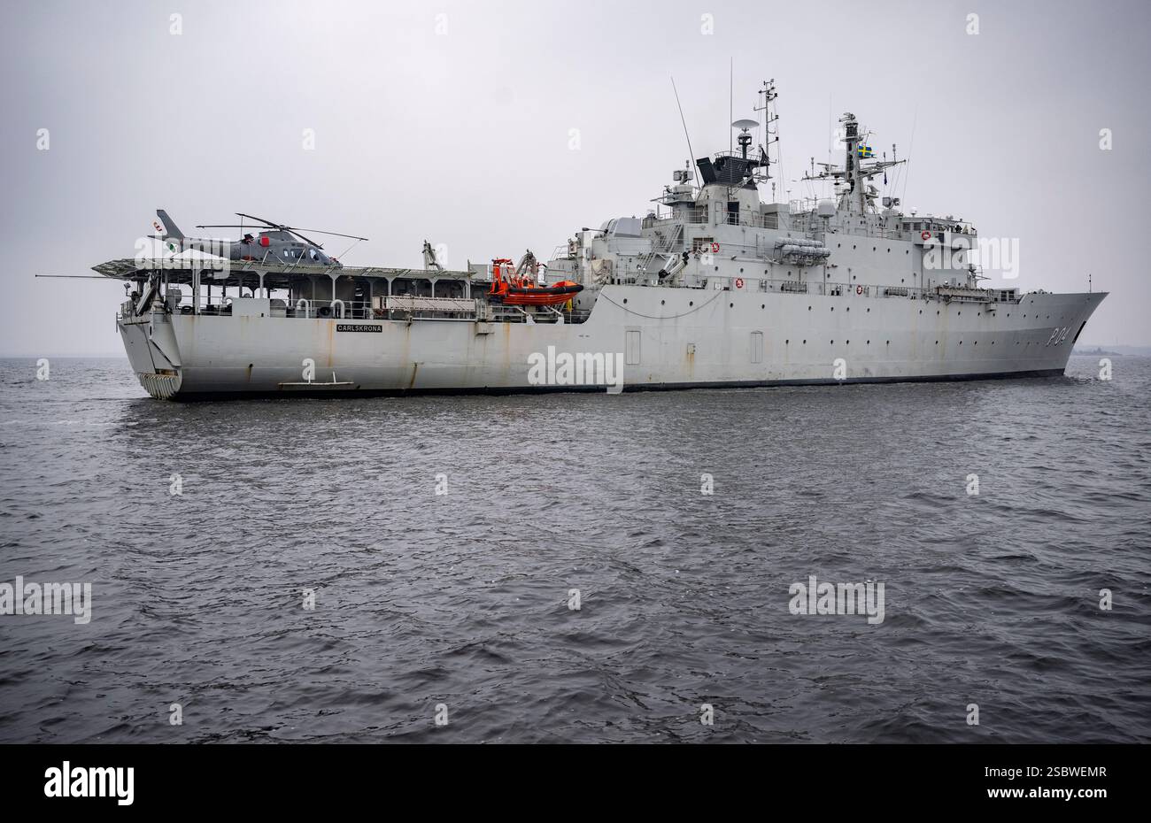 KARLSKRONA 2025-02-04 A Helicopter 15 on the flight deck of HMS Carlskrona. The patrol ship HMS ...