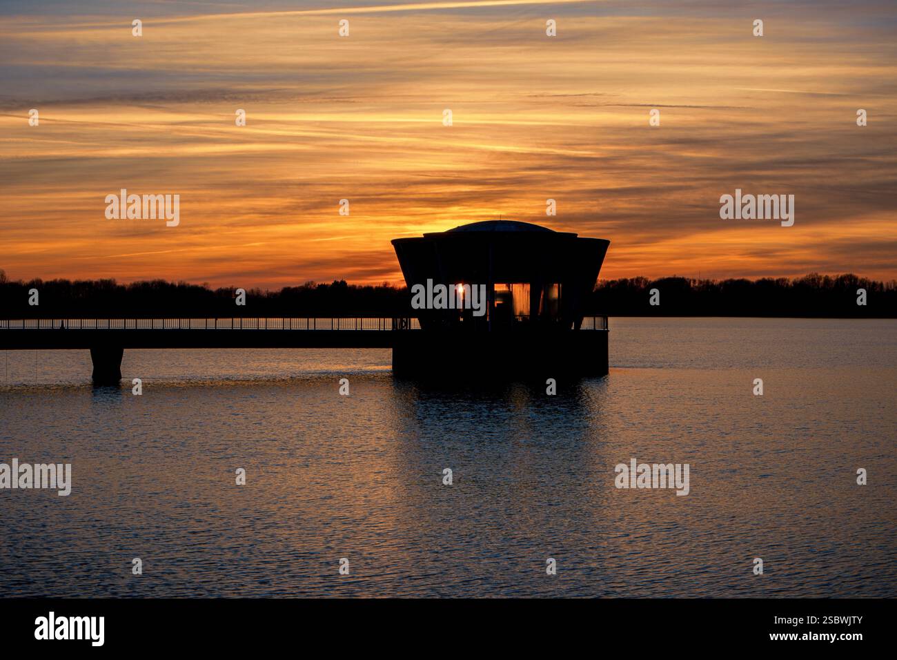 Sunset at Grafham Water, Cambridgeshire, UK Stock Photo - Alamy