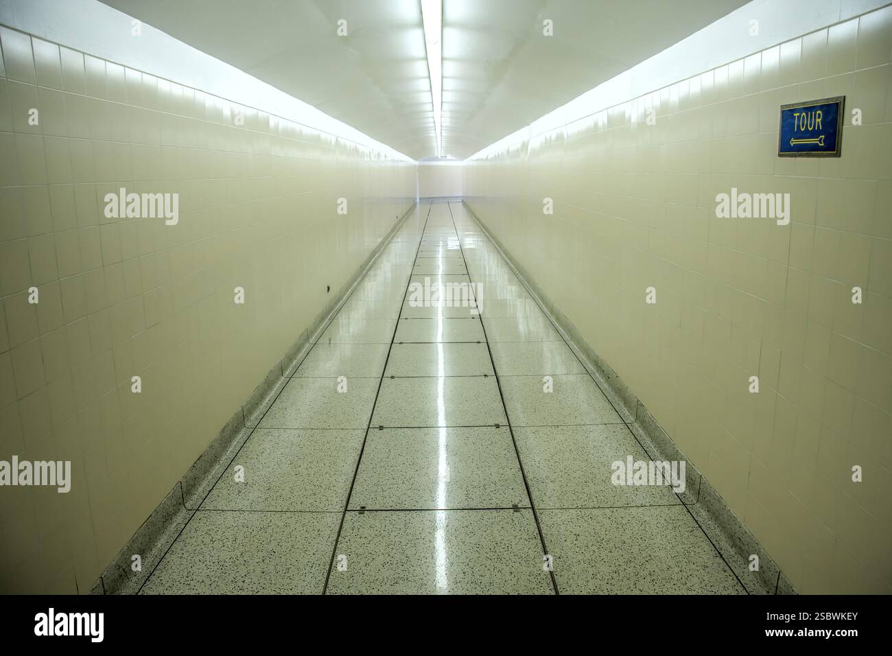 Empty hallway on construction floor hi-res stock photography and images ...