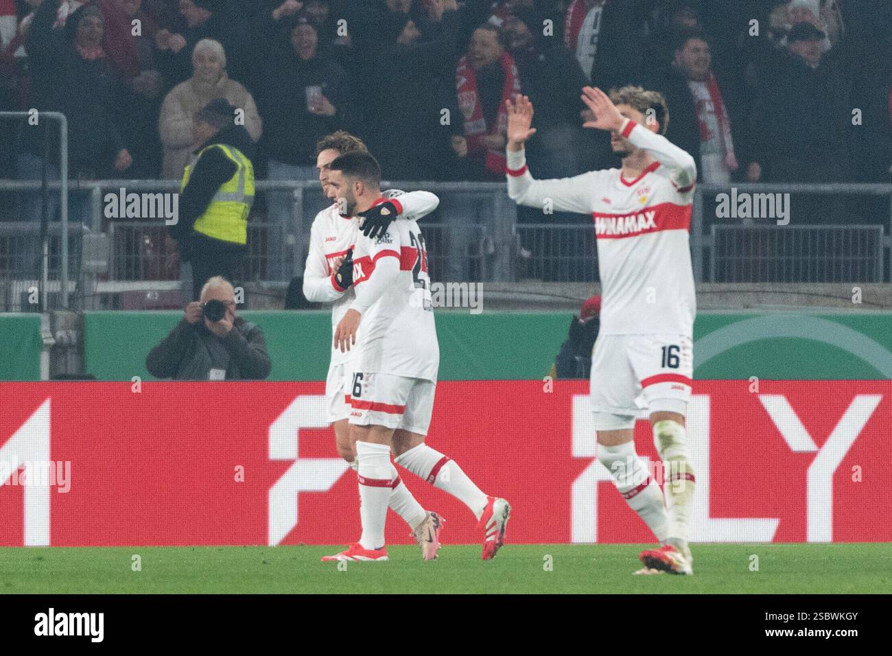 Stuttgart, Deutschland. 04th Feb, 2025. Tor zum 1:0 durch Deniz Undav (VfB Stuttgart #26) jubel ...