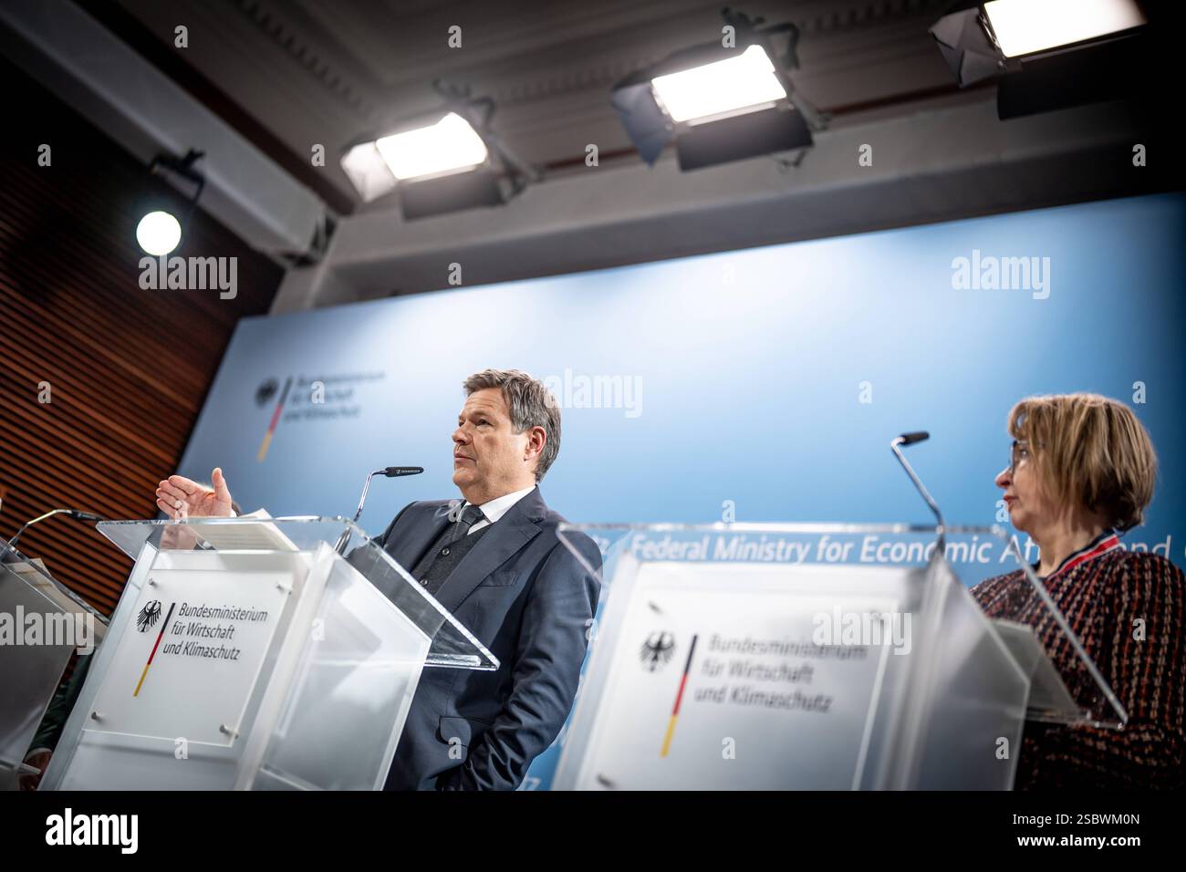 Vorstellung Jahreswirtschaftsbericht 2025 durch Robert Habeck ...