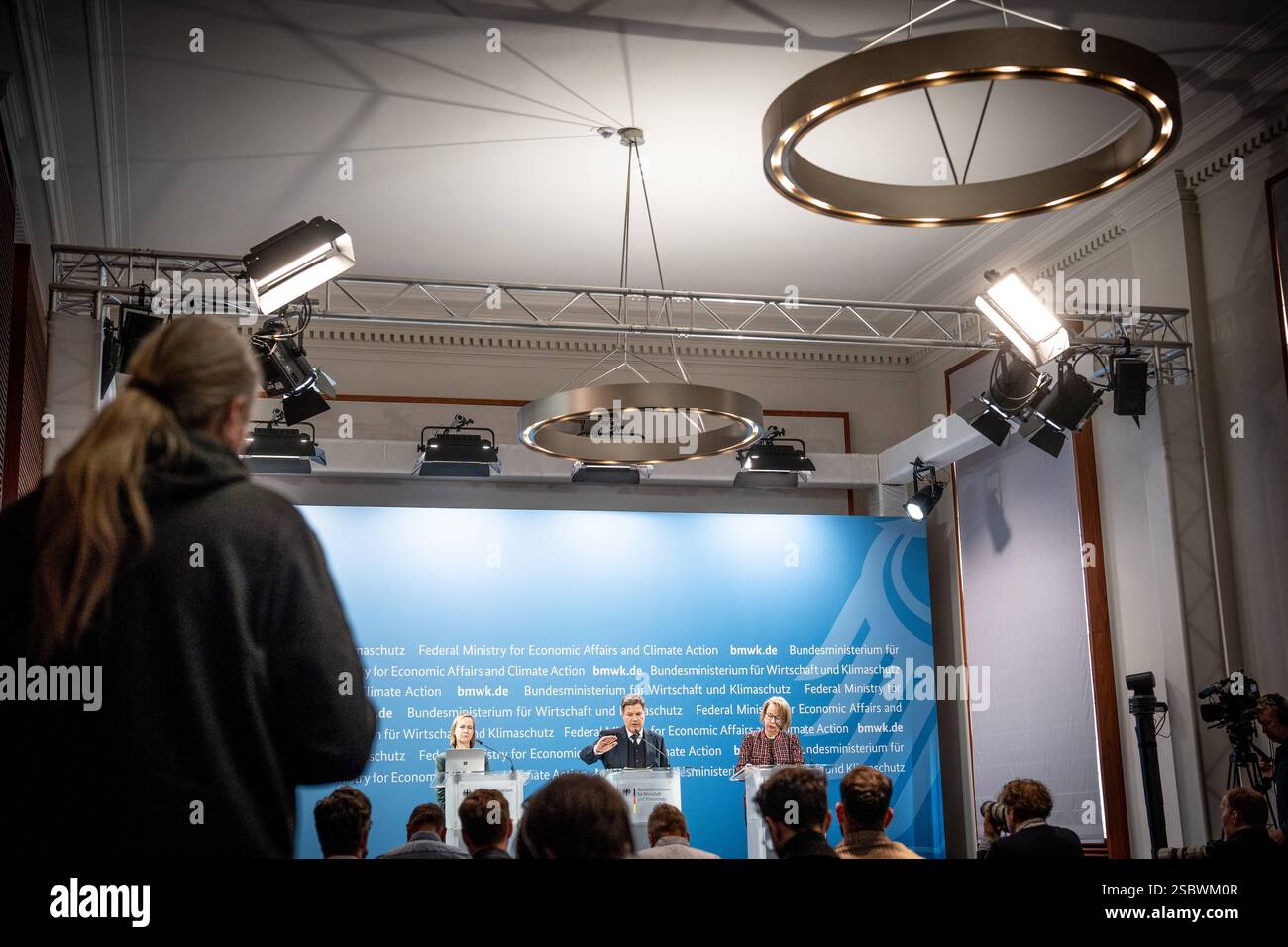 Vorstellung Jahreswirtschaftsbericht 2025 durch Robert Habeck ...