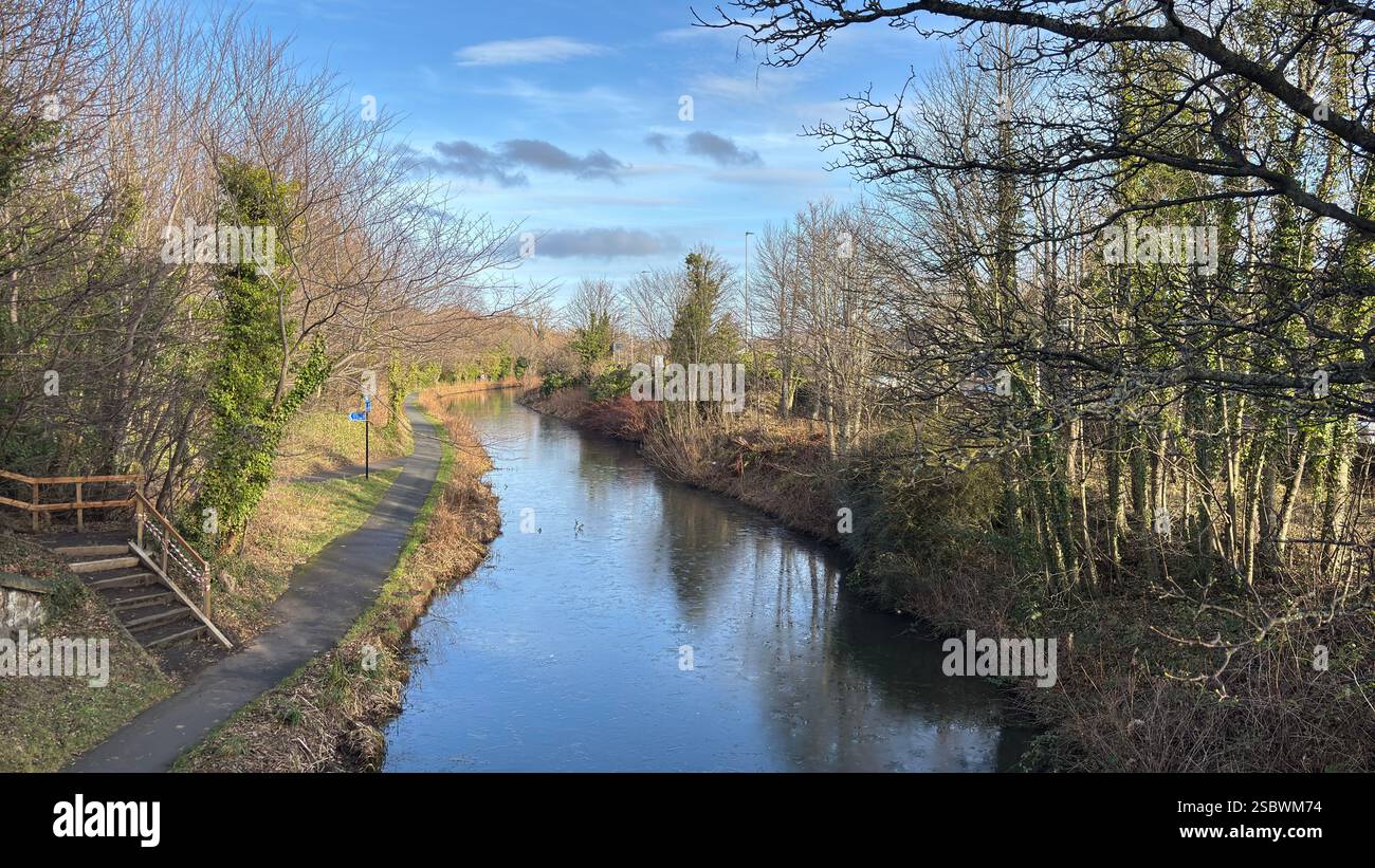 Edinburgh Union Canal in Scotland. Bright day with clear skies ...