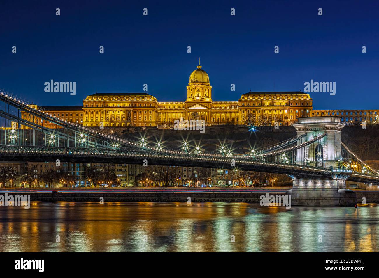 Buda Castle and the Chain Bridge illuminated at the blue hour. Photo ...
