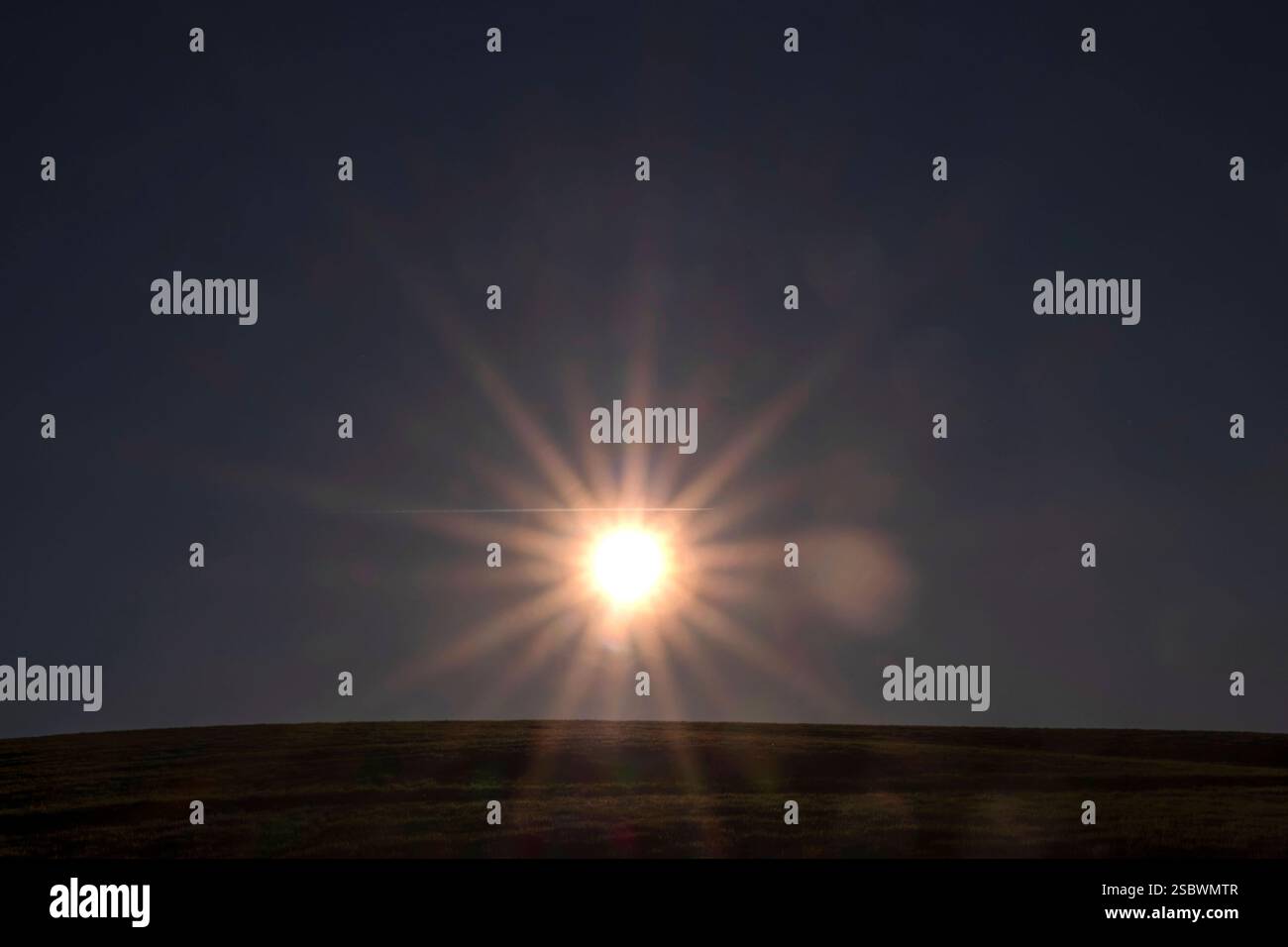 Grüne hügelige Landschaft am Rande des bergischen Landes bei Leverkusen ...