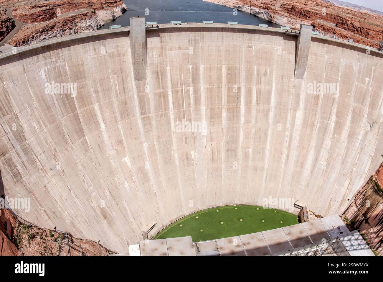 A large concrete wall with a green area in the middle. The wall is very ...