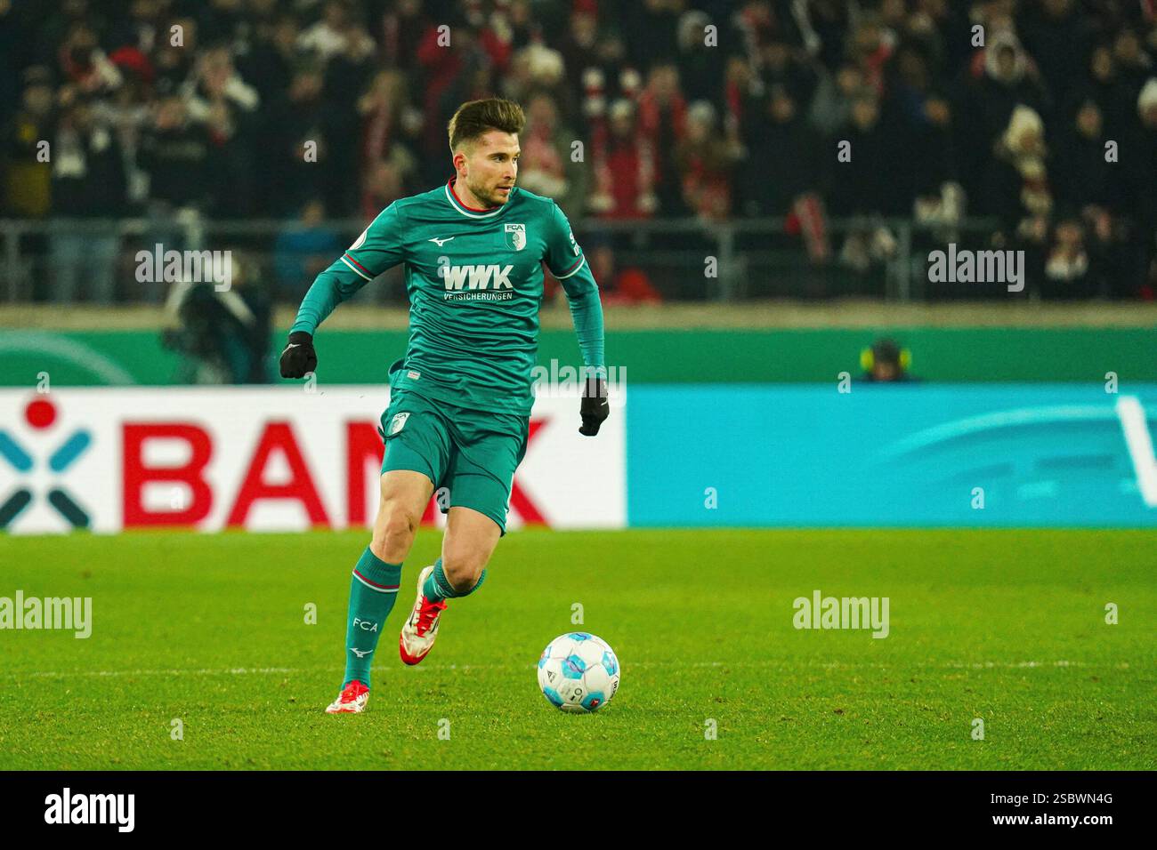 Stuttgart, Deutschland. 04th Feb, 2025. Elvis Rexhbe?aj (FC Augsburg 8 ...