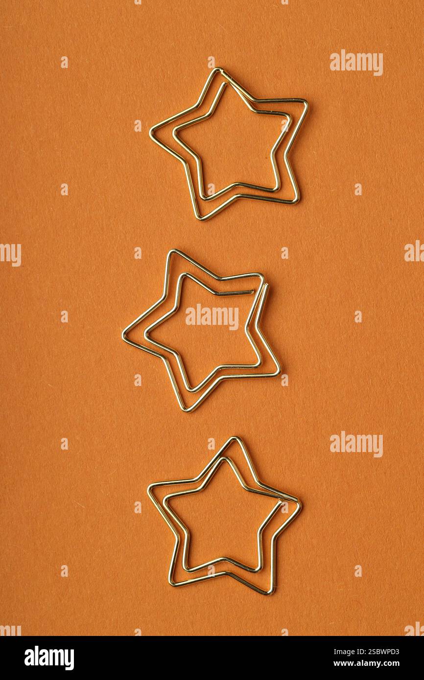 Star shaped paper clips on orange background, flat lay Stock Photo - Alamy