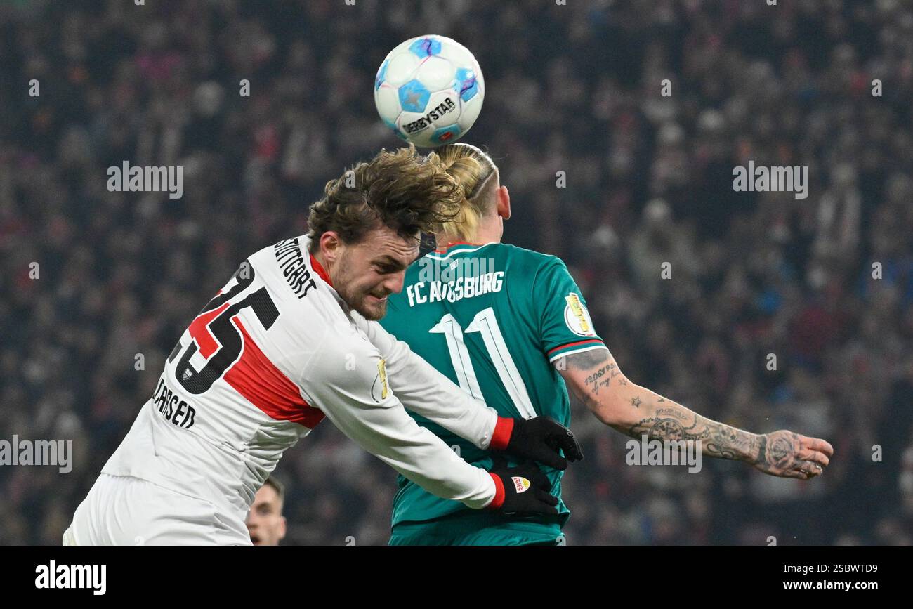 Kopfballduell Zweikampf Aktion Jacob Bruun Larsen VfB Stuttgart (25 ...