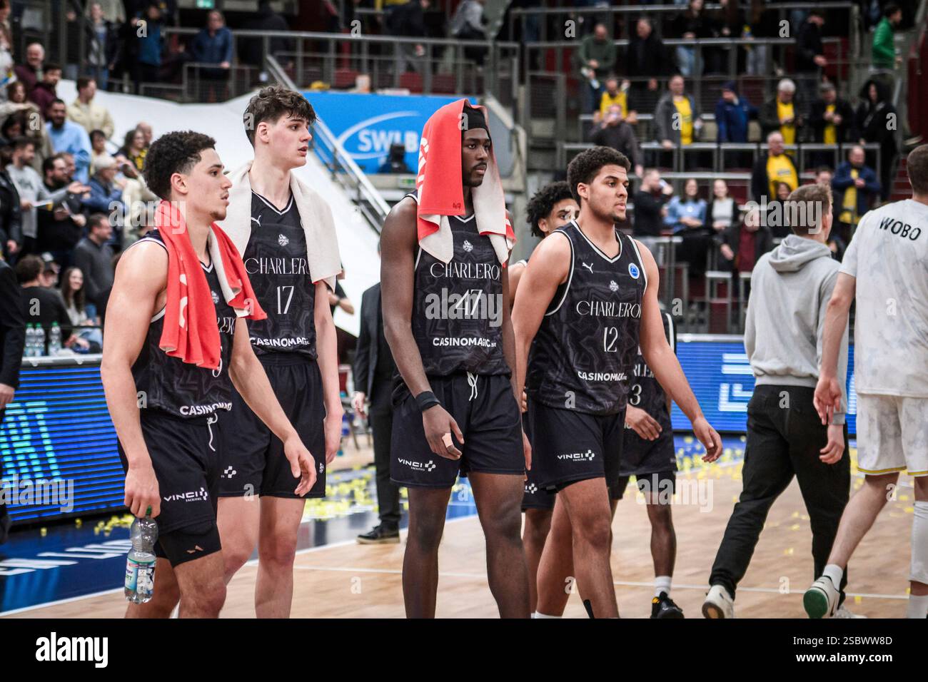 Ludwigsburg, Deutschland. 04th Feb, 2025. Sichtlich enttaeuscht - vl ...