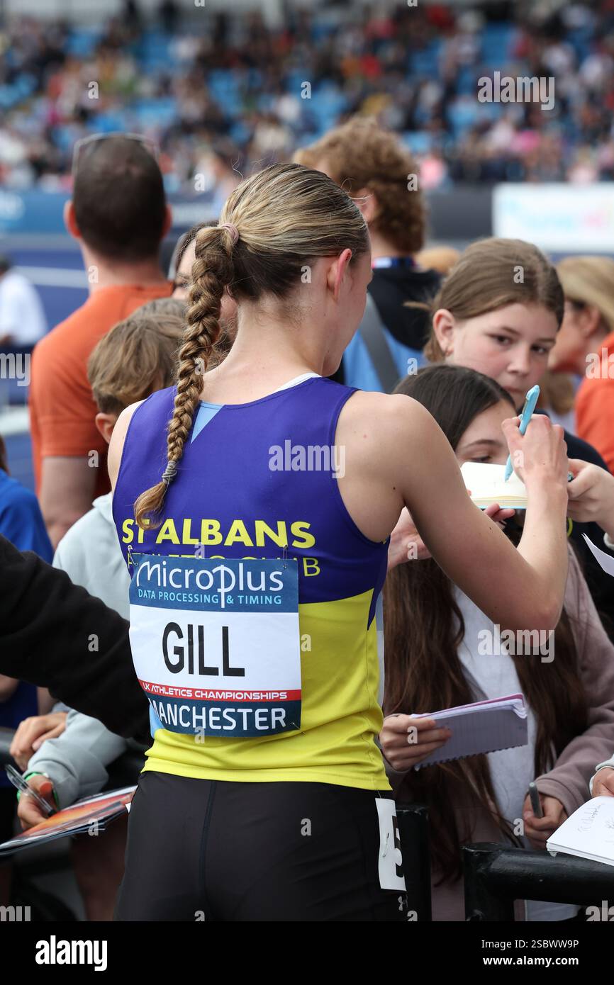 Phoebe GILL of St Albans AC signing autographs after winning an 800m ...
