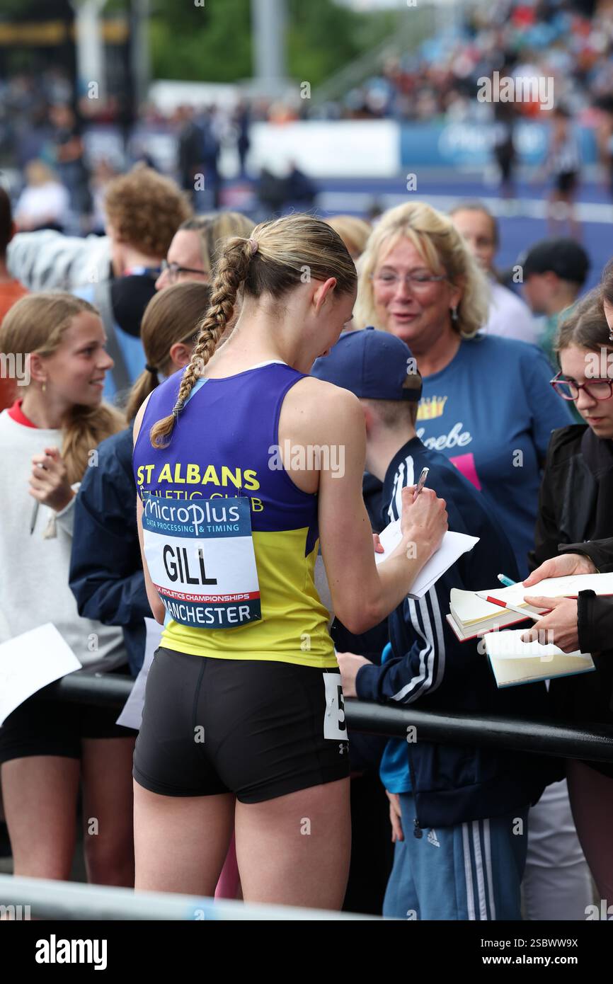 Phoebe GILL of St Albans AC signing autographs after winning an 800m ...