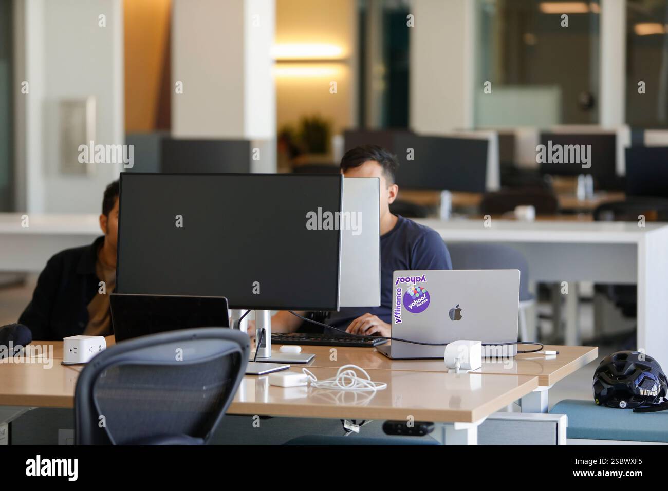 IMAGE DISTRIBUTED FOR YAHOO - Two Yahoo employees work together at the company's office in San ...