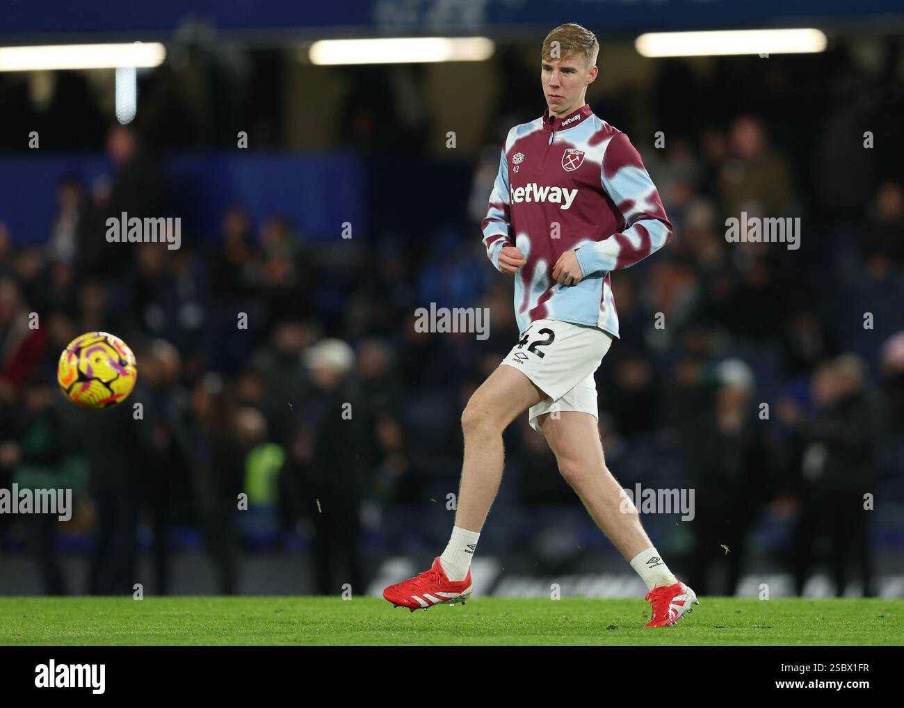 London, UK. 3rd Feb, 2025. Kaelan Casey of West Ham United warms up ...