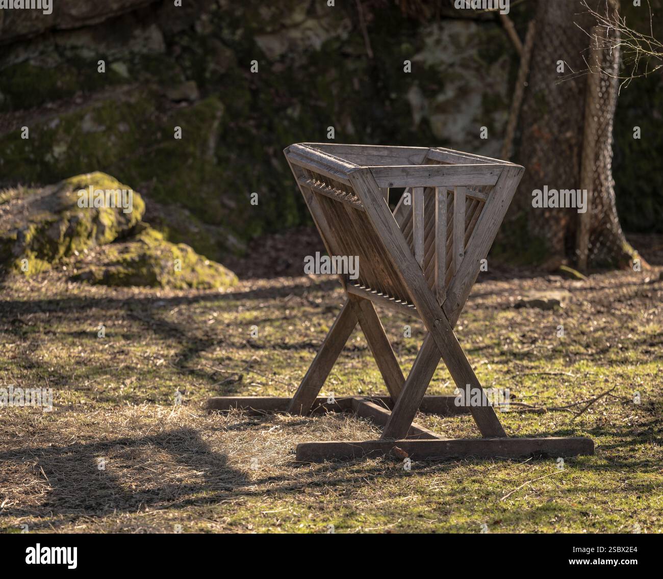 Leaf in water trough hi-res stock photography and images - Alamy