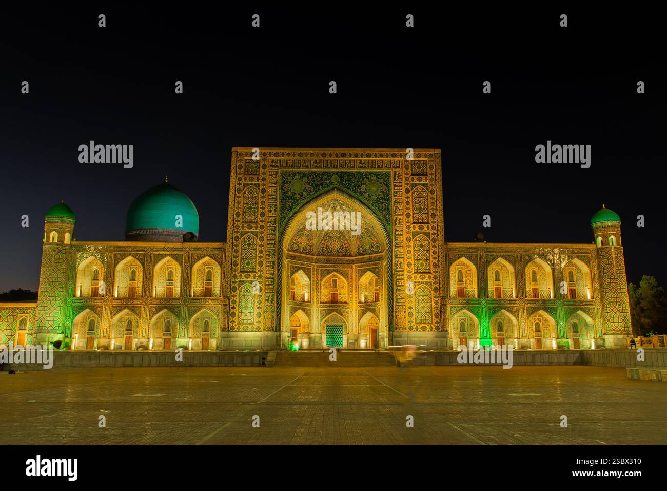 The Registan square Madrasa at night, Samarkand, Uzbekistan ...