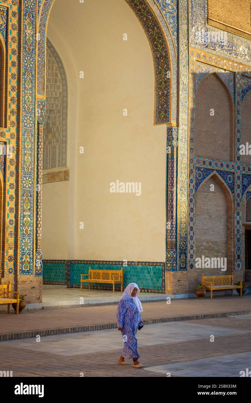 Samarkand, Uzbekistan, 10 August 2023: Woman in traditional clothes in ...