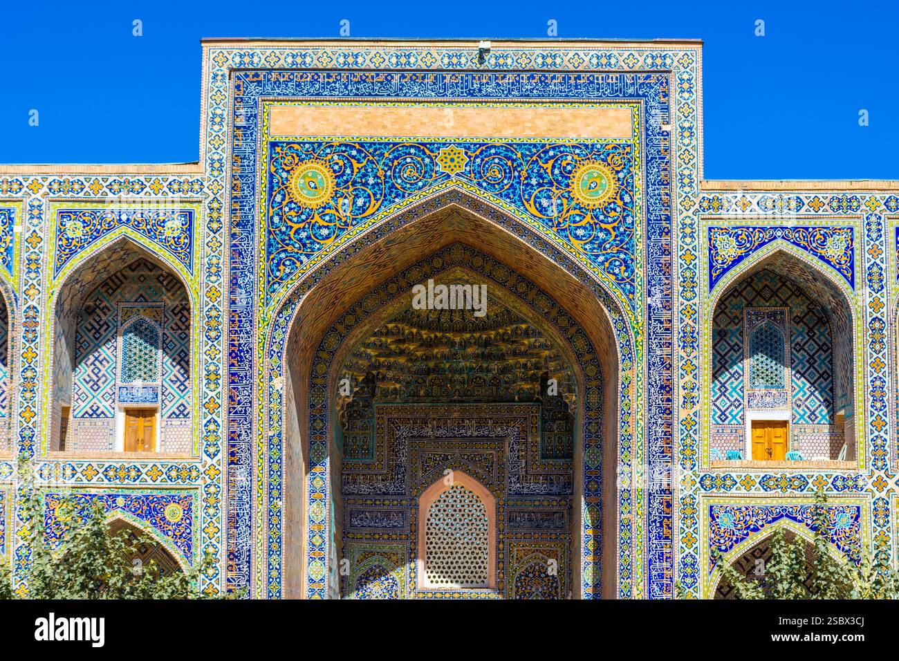 Arch of the Madrasah of Registan Square in Samarkand, Uzbekistan ...