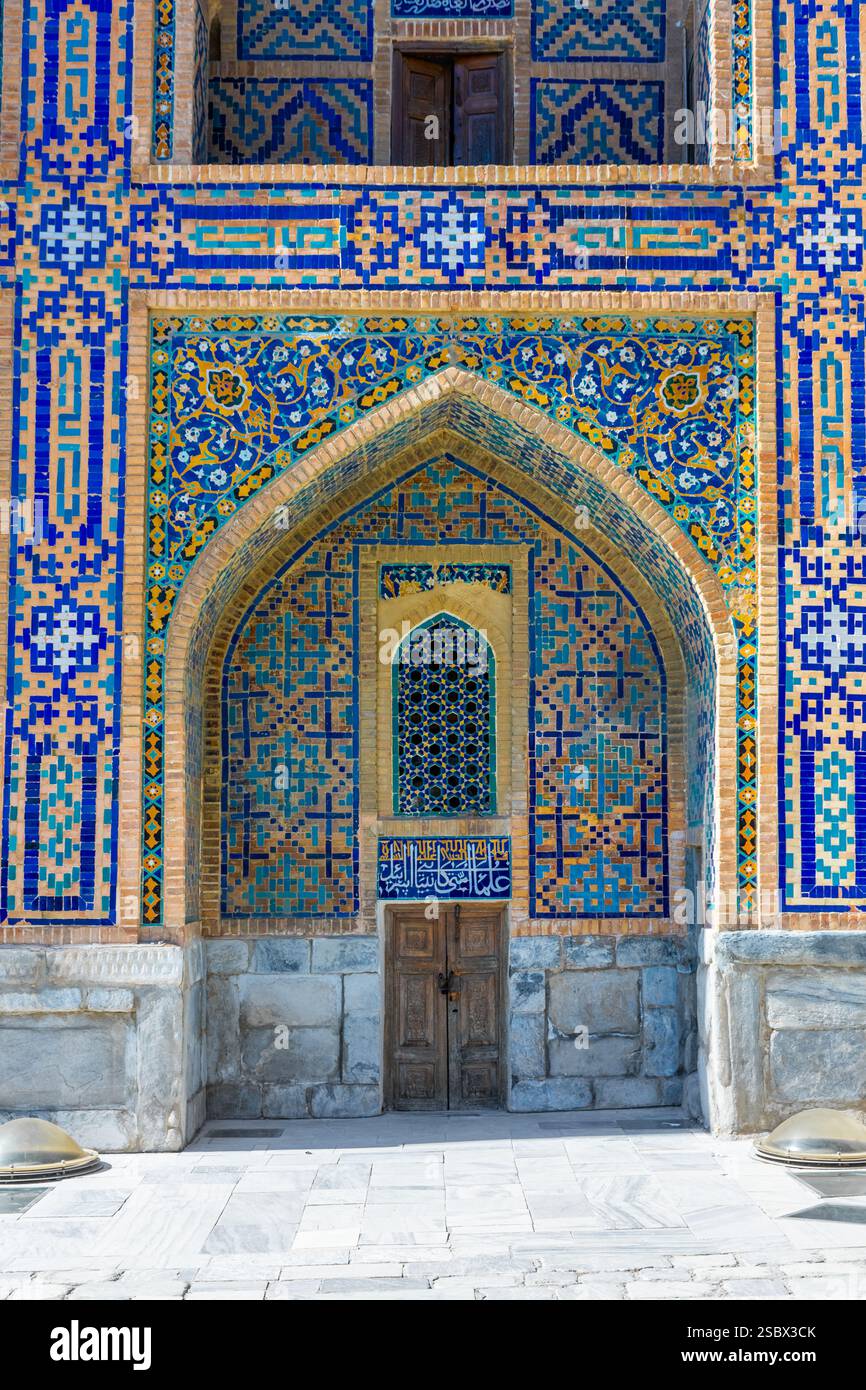Arch of the Madrasah of Registan Square in Samarkand, Uzbekistan ...