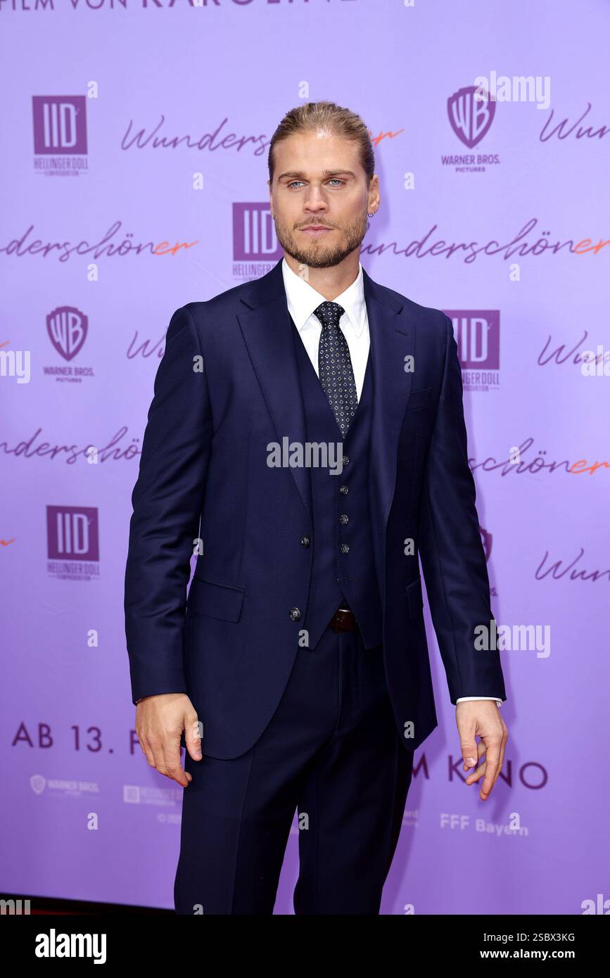 Rurik Gislason bei der Film Premiere von ‚„Wunderschoener“ am 4.02.2025 ...