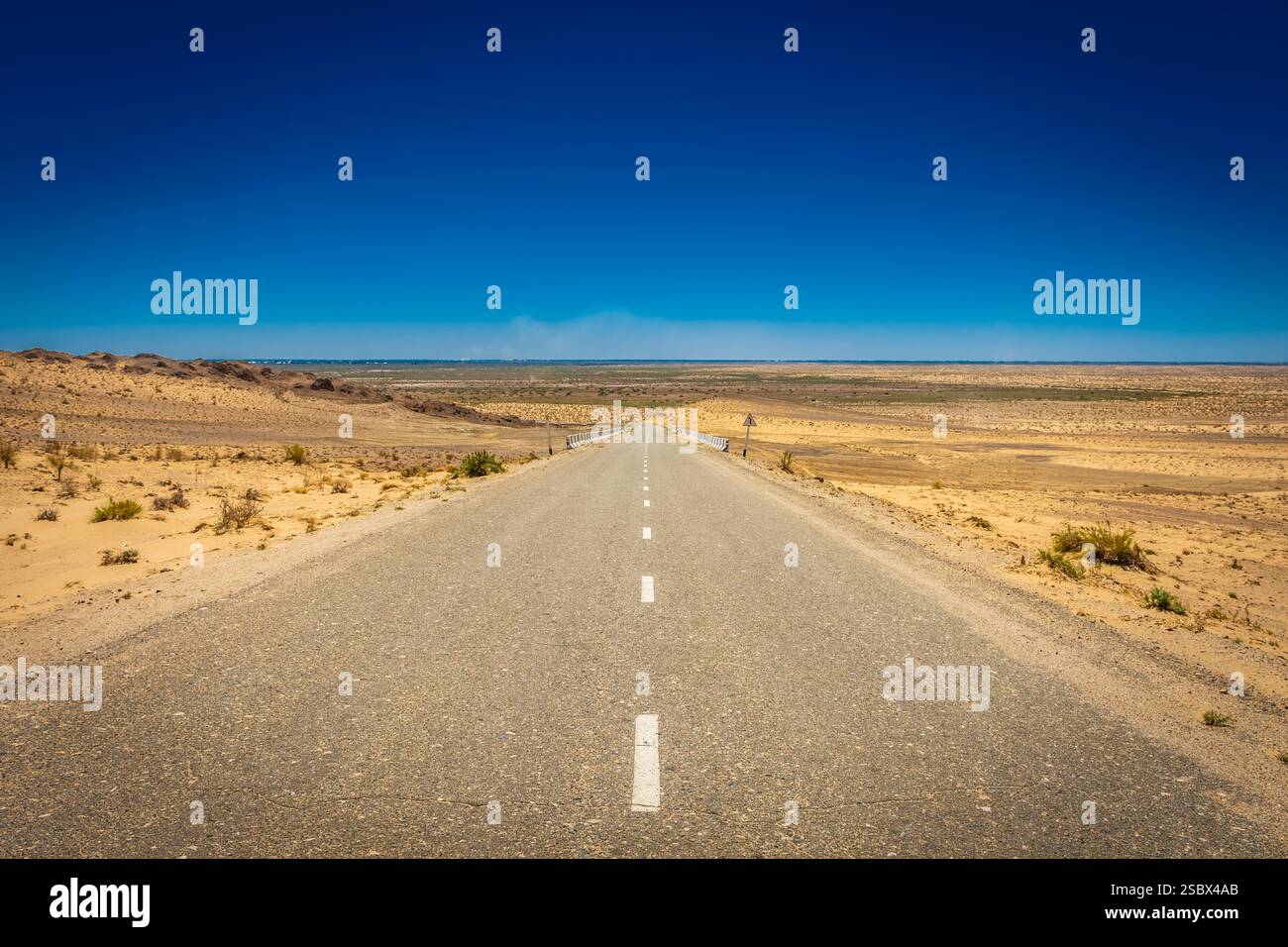 Highway through the Kyzylkum Desert of Uzbekistan Stock Photo - Alamy