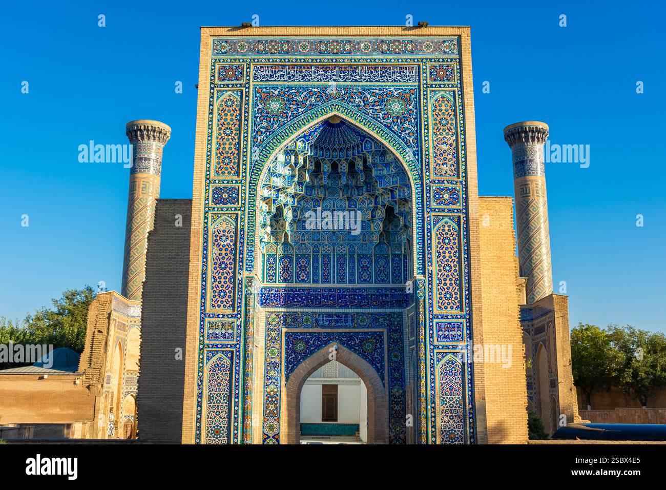 Gate of Amir Temur Gur e Amir Mosque in Samarkand, Uzbekistan ...
