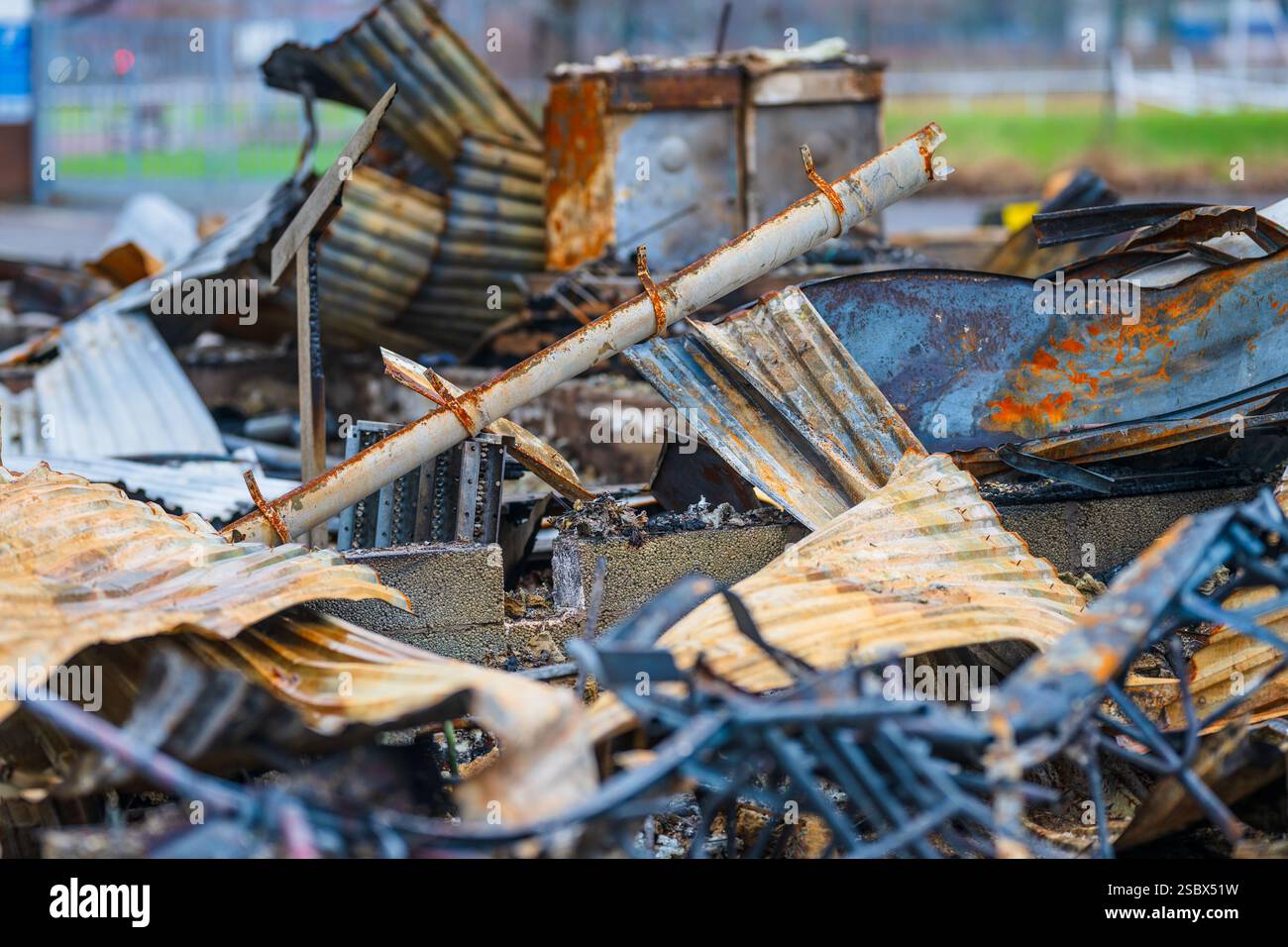 pile of twisted rusted metal debris from collapsed structure Stock ...