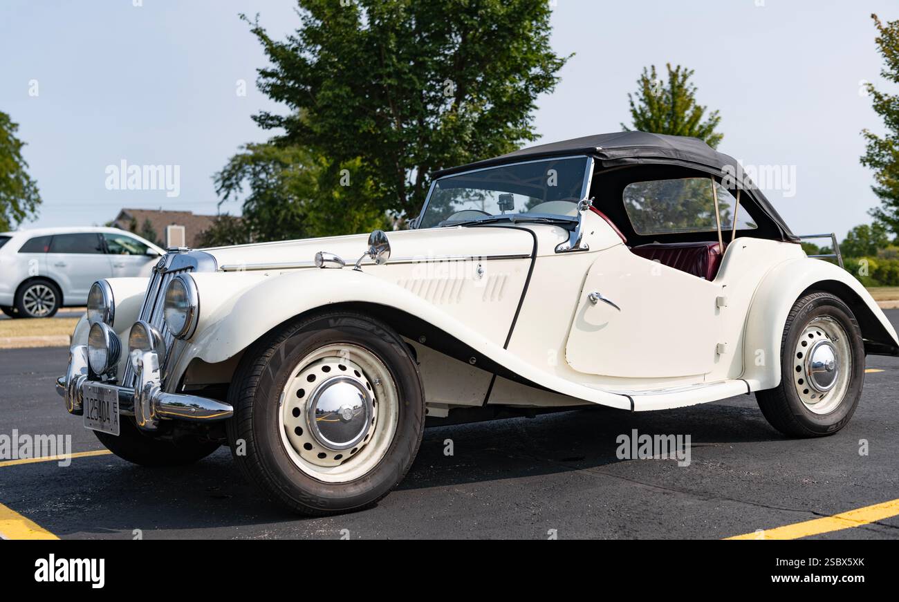 Chicago, Illinois, USA - September 08, 2024: 1954 MG TF retro sportscar ...