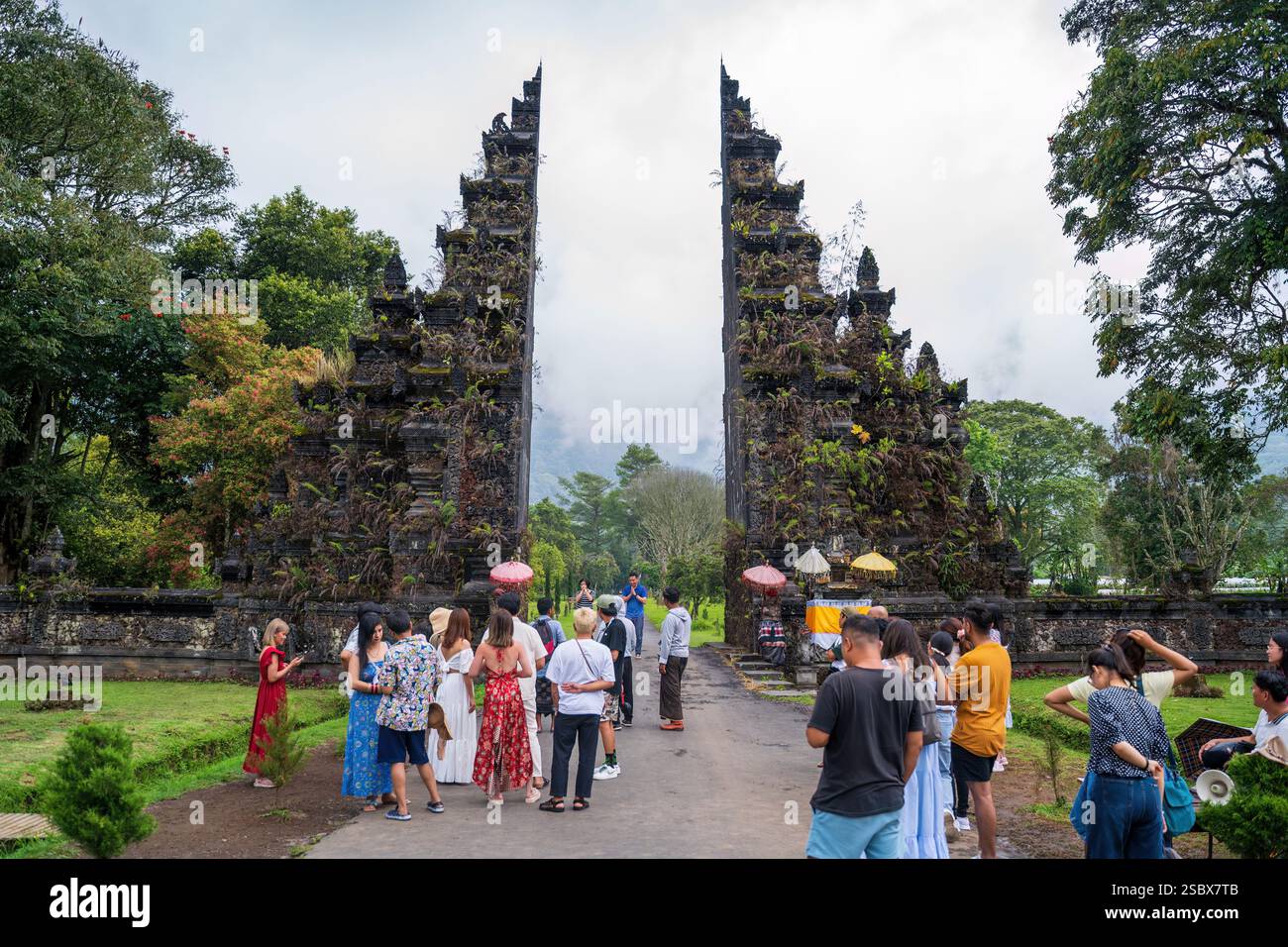 Bali, Indonesia - November 29, 2023: Iconic Balinese temple gate with ...