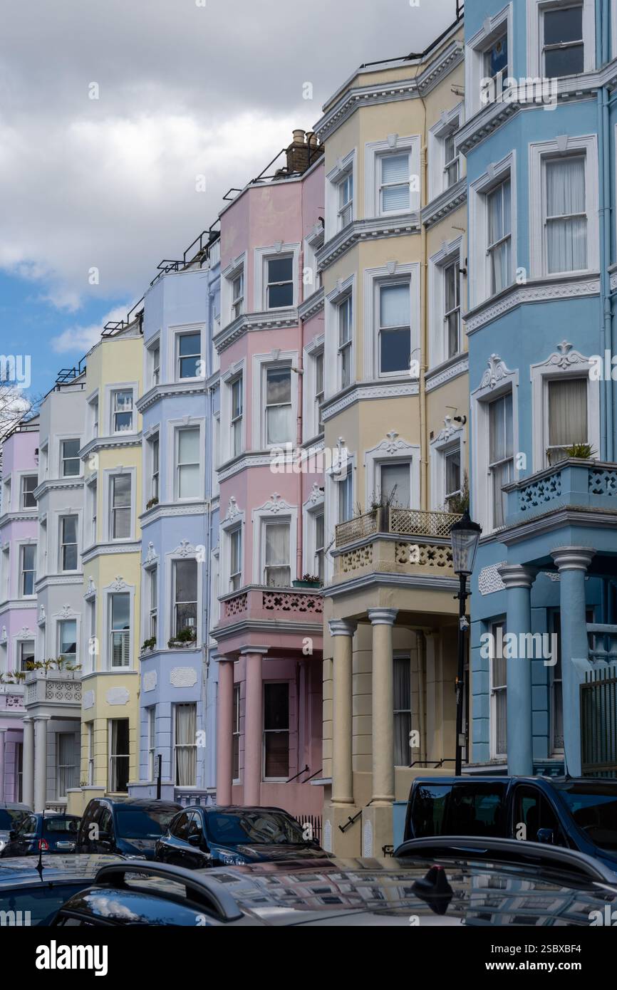 Touristic route on Notting Hill, walking on streets with colourful ...
