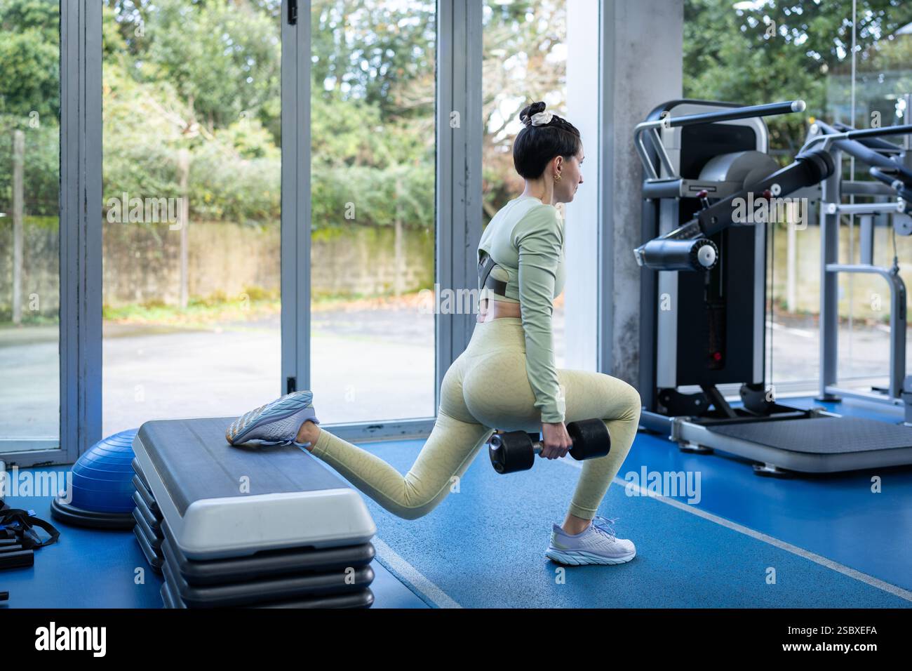 Performing a one leg squat hi-res stock photography and images - Alamy