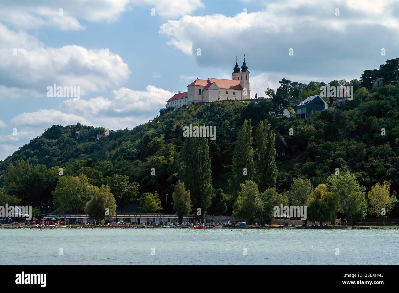 Monasterio en una colina hi-res stock photography and images - Alamy