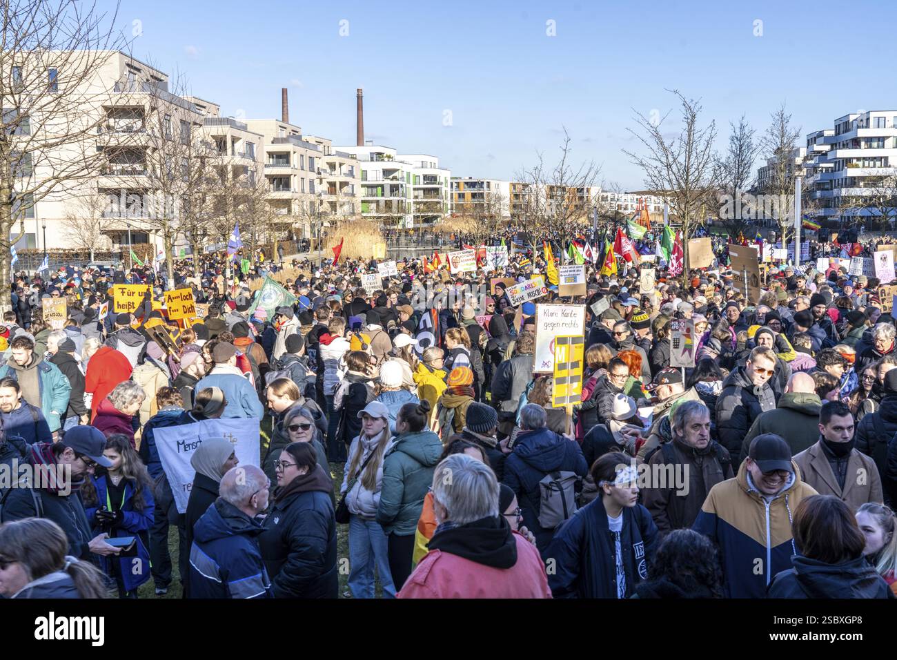 Demonstration of more than 14000 people against the AfD and the Merz ...