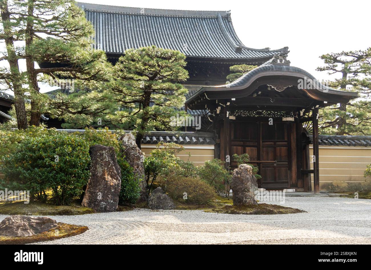 the Kenninji Temple in Gion, Japan Stock Photo - Alamy