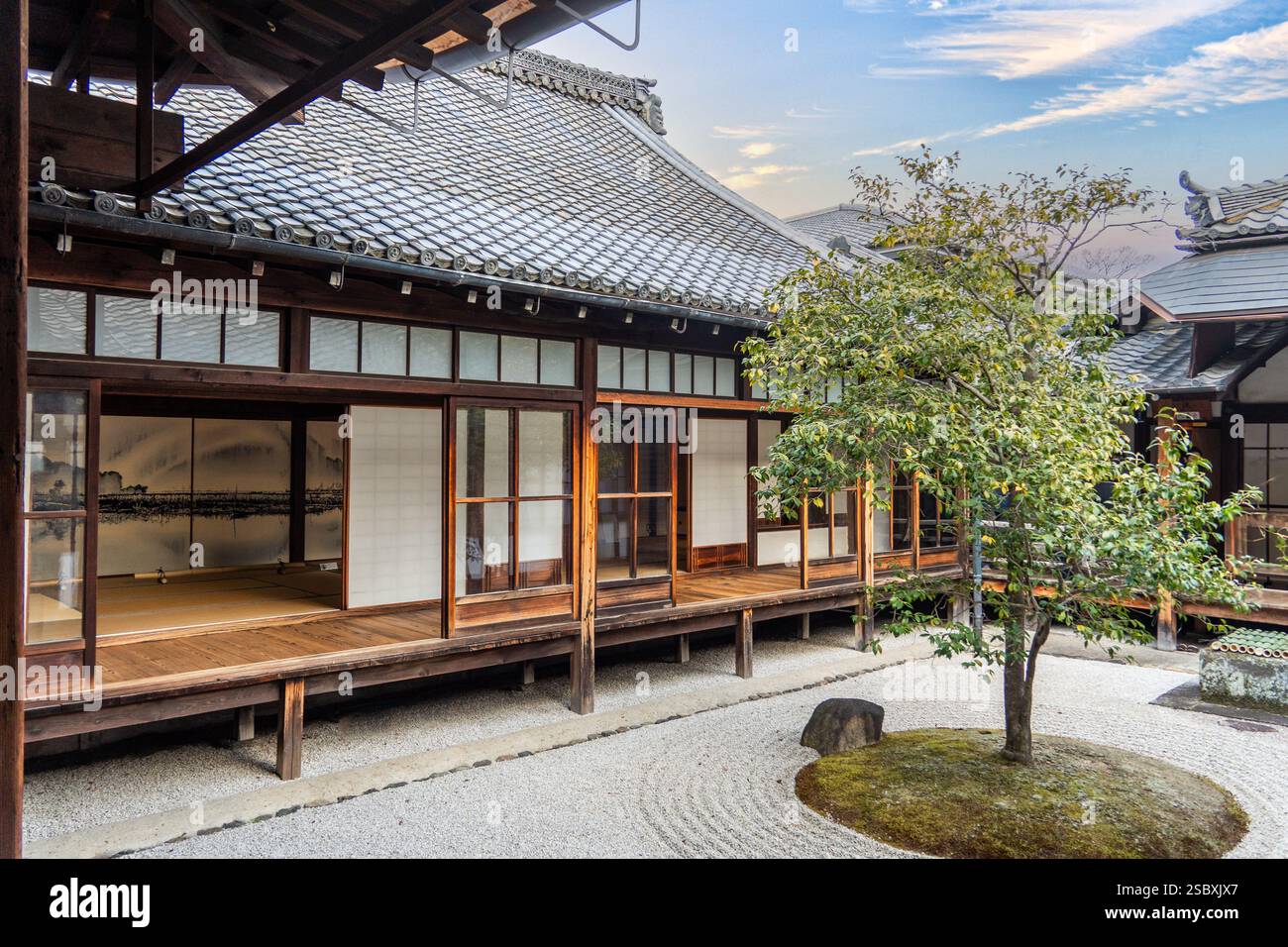 the Kenninji Temple in Gion, Japan Stock Photo - Alamy