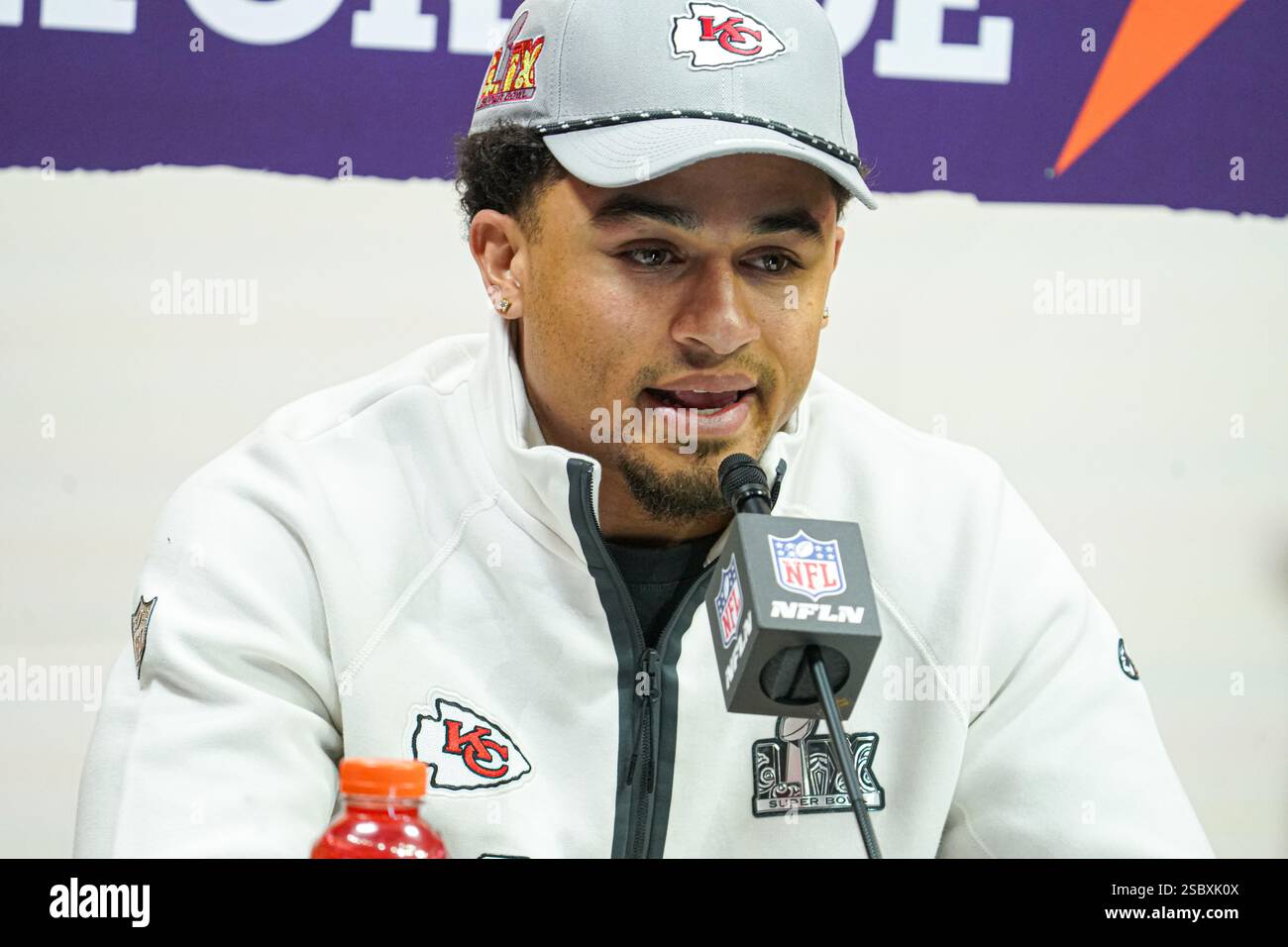 Chiefs player Trent McDuffie taking questions from reporters During the ...