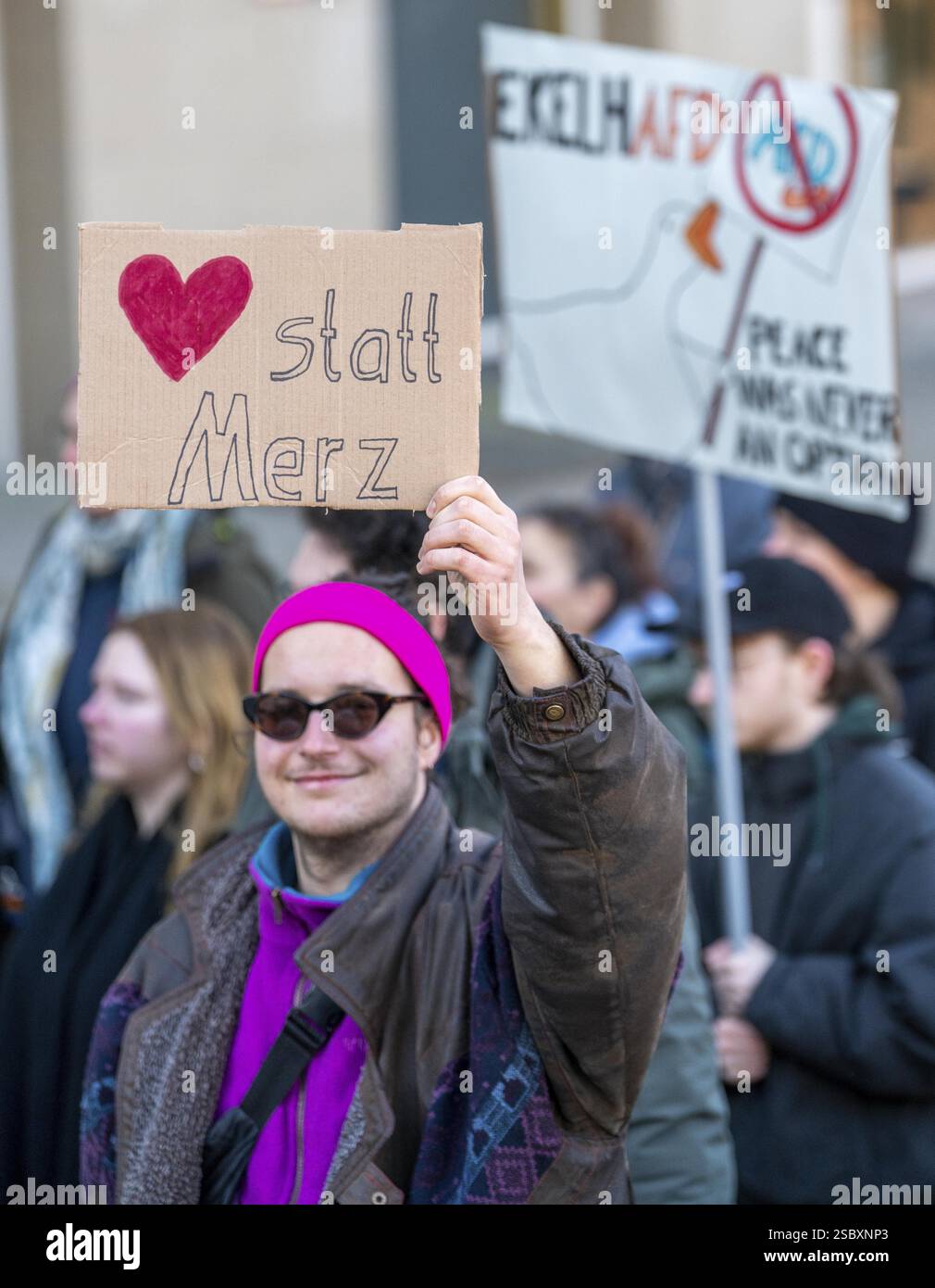 Demonstration of more than 14000 people against the AfD and the Merz ...