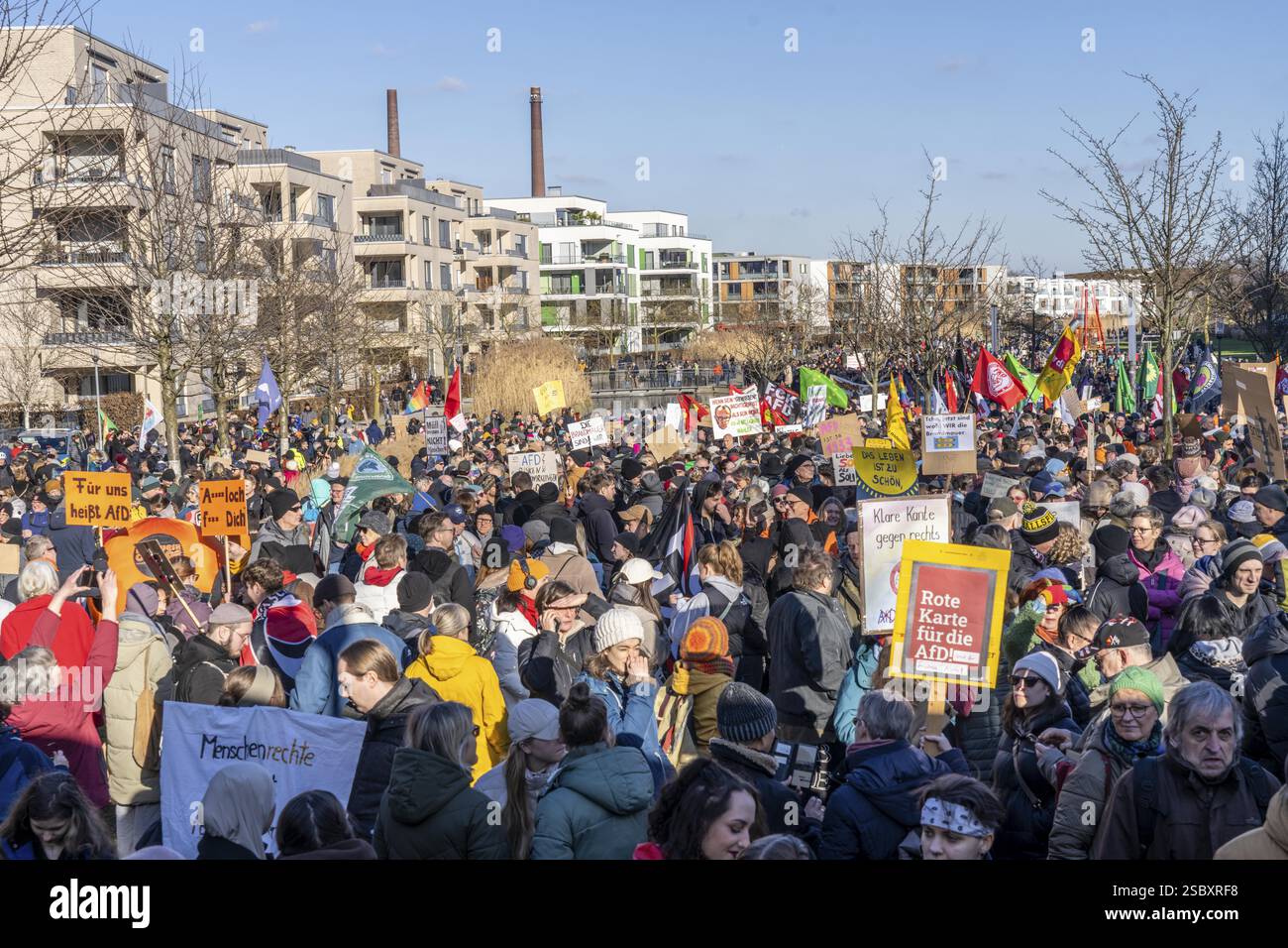 Demonstration of more than 14000 people against the AfD and the Merz ...