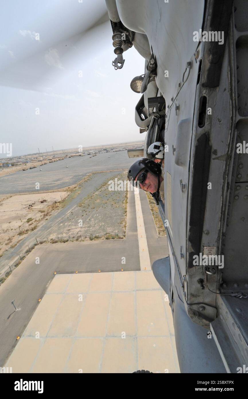 Helicopter rope suspension training evolution in Kuwait Stock Photo - Alamy