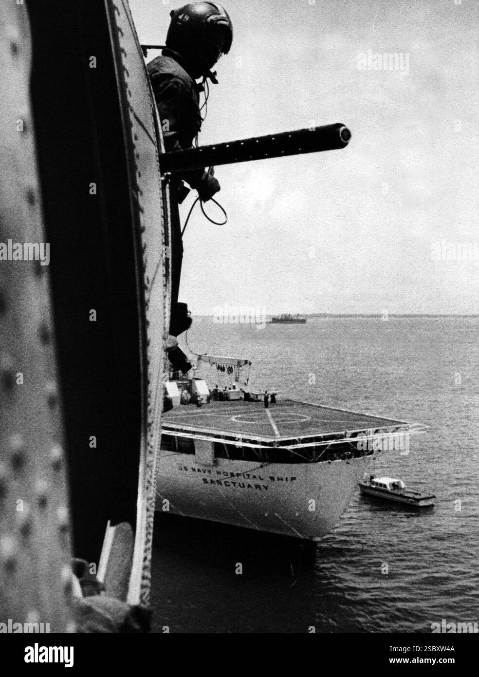 Helipoter approaches USS Sanctuary (AH-17) off Vietnam, in 1970 Stock ...