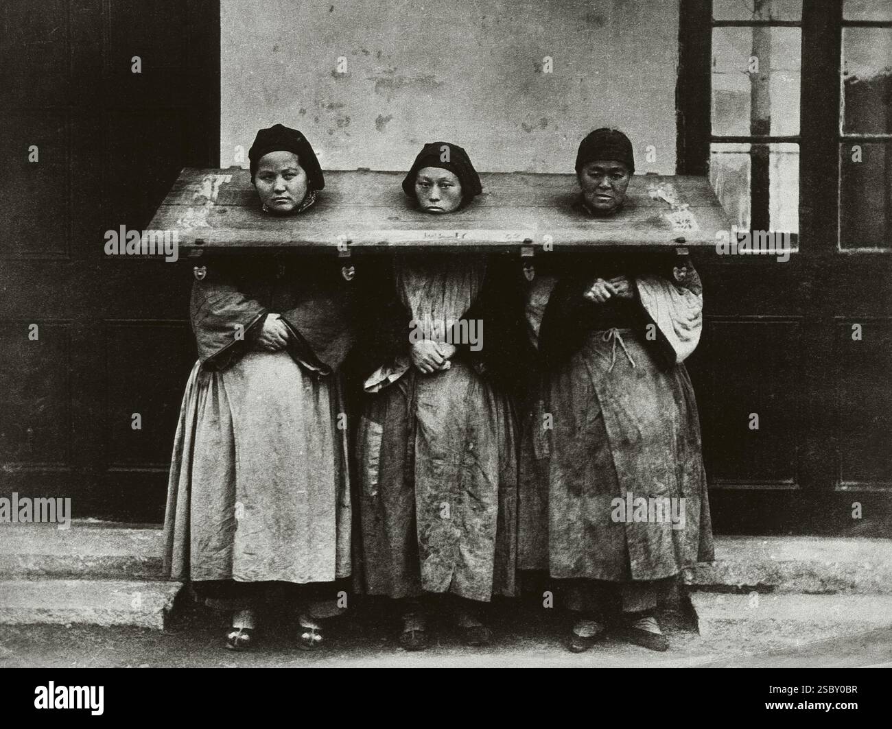 Cangue hi-res stock photography and images - Alamy