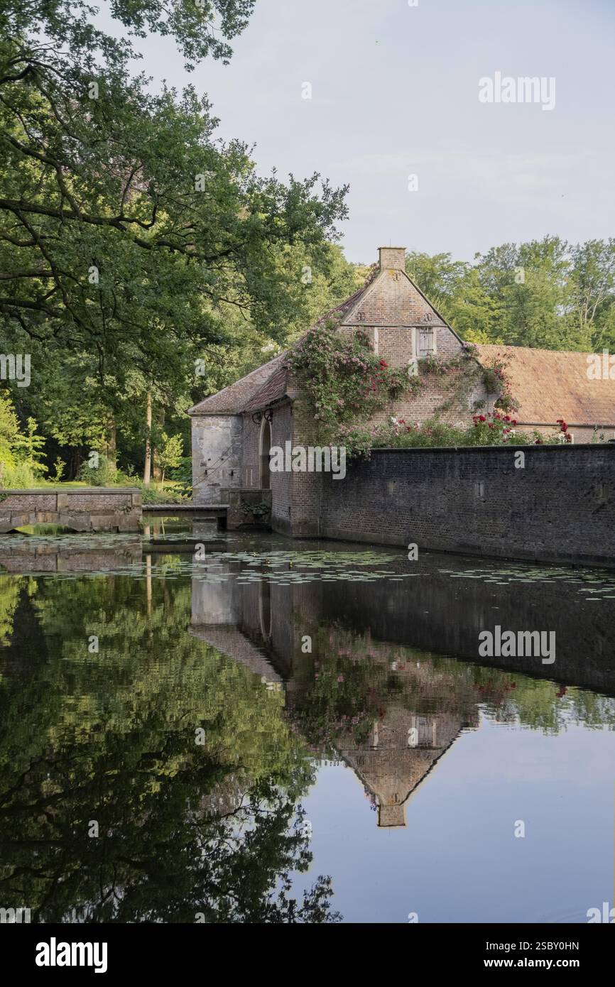 Drawbridge and outer bailey of Haus Welbergen, with trees and ...