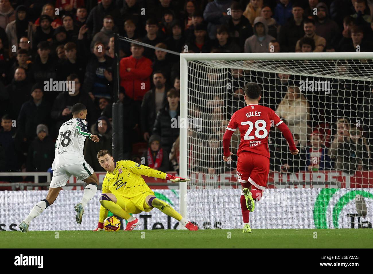 Wilson Isidor of Sunderland takes the ball around Middlesbrough's Mark Travers to score their ...