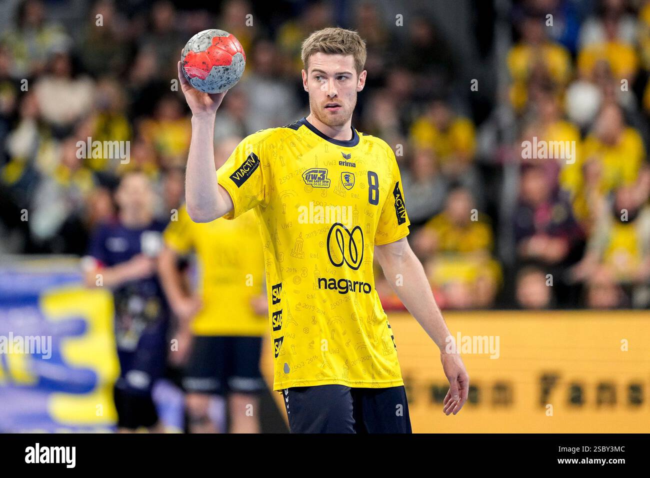 Mannheim, Deutschland. 04th Feb, 2025. Tim Nothdurft (RNL, 8), am Ball ...