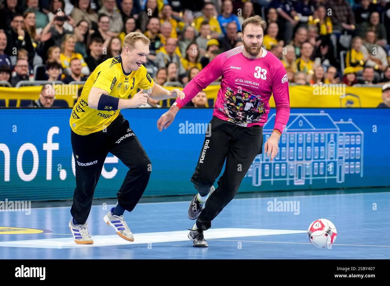 Mannheim, Deutschland. 04th Feb, 2025. v.li.: David Späth (Torwart, RNL ...