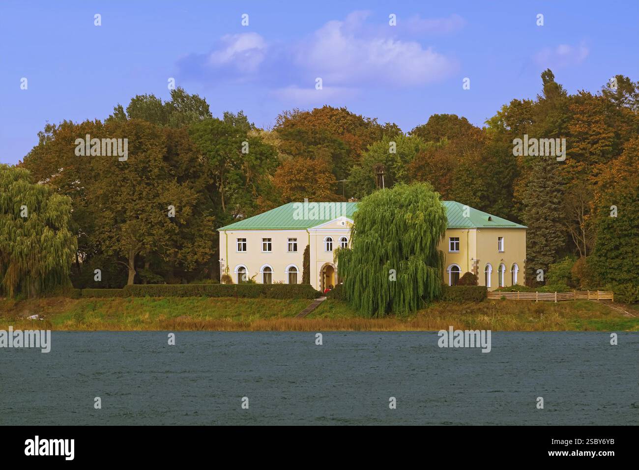 Two storey house on river hi-res stock photography and images - Alamy