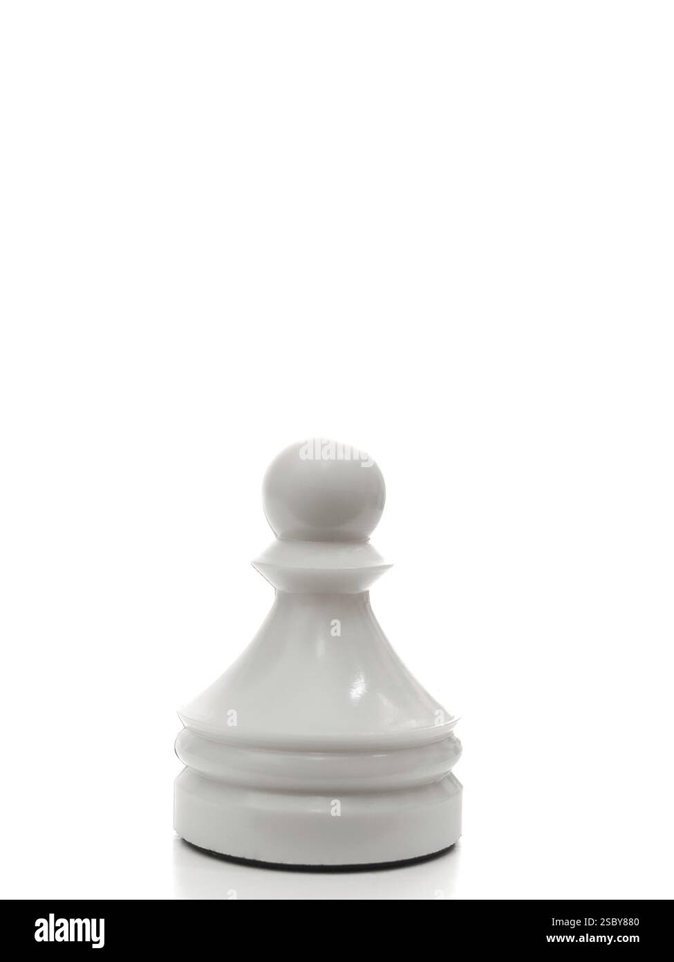 Single white pawn in chess against the white background Stock Photo - Alamy
