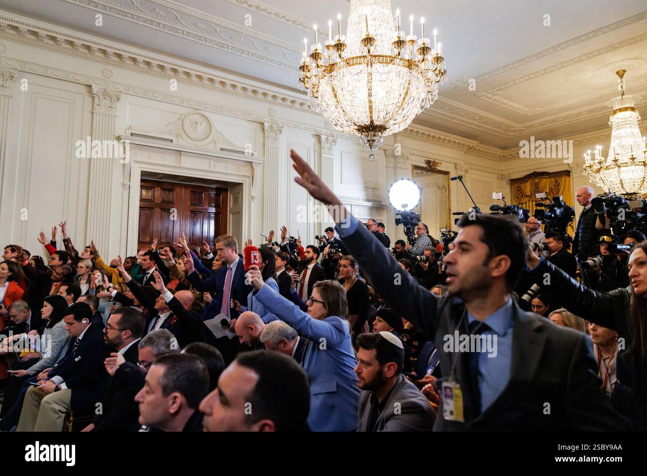 Washington, United States. 04th Feb, 2025. Reporters raise their hands ...
