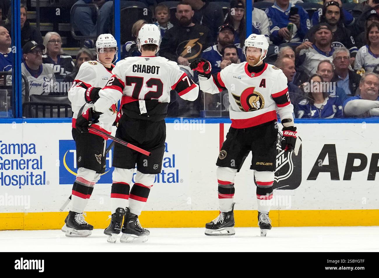 Ottawa Senators right wing Claude Giroux (28) celebrates his goal ...