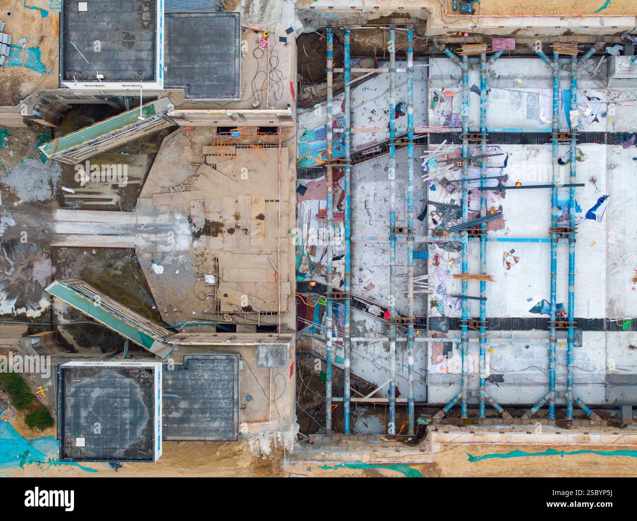HUAI'AN, CHINA - FEBRUARY 5, 2025 - Workers work on the bottom of the ...